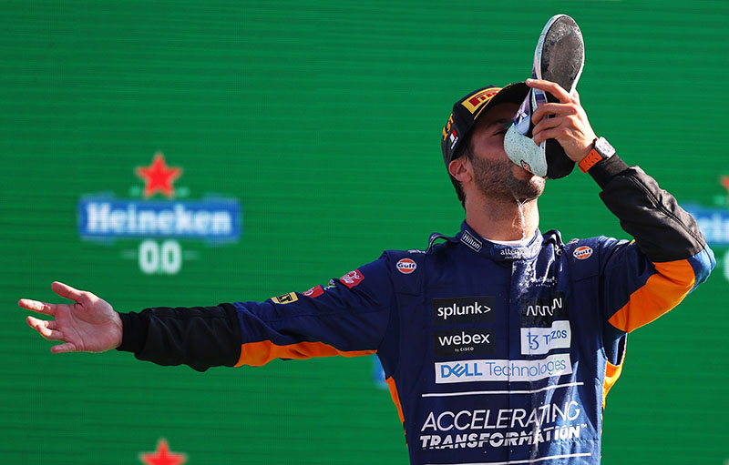 Daniel Ricciardo - Shoey - Copyright by formula1.com - Fesselblog